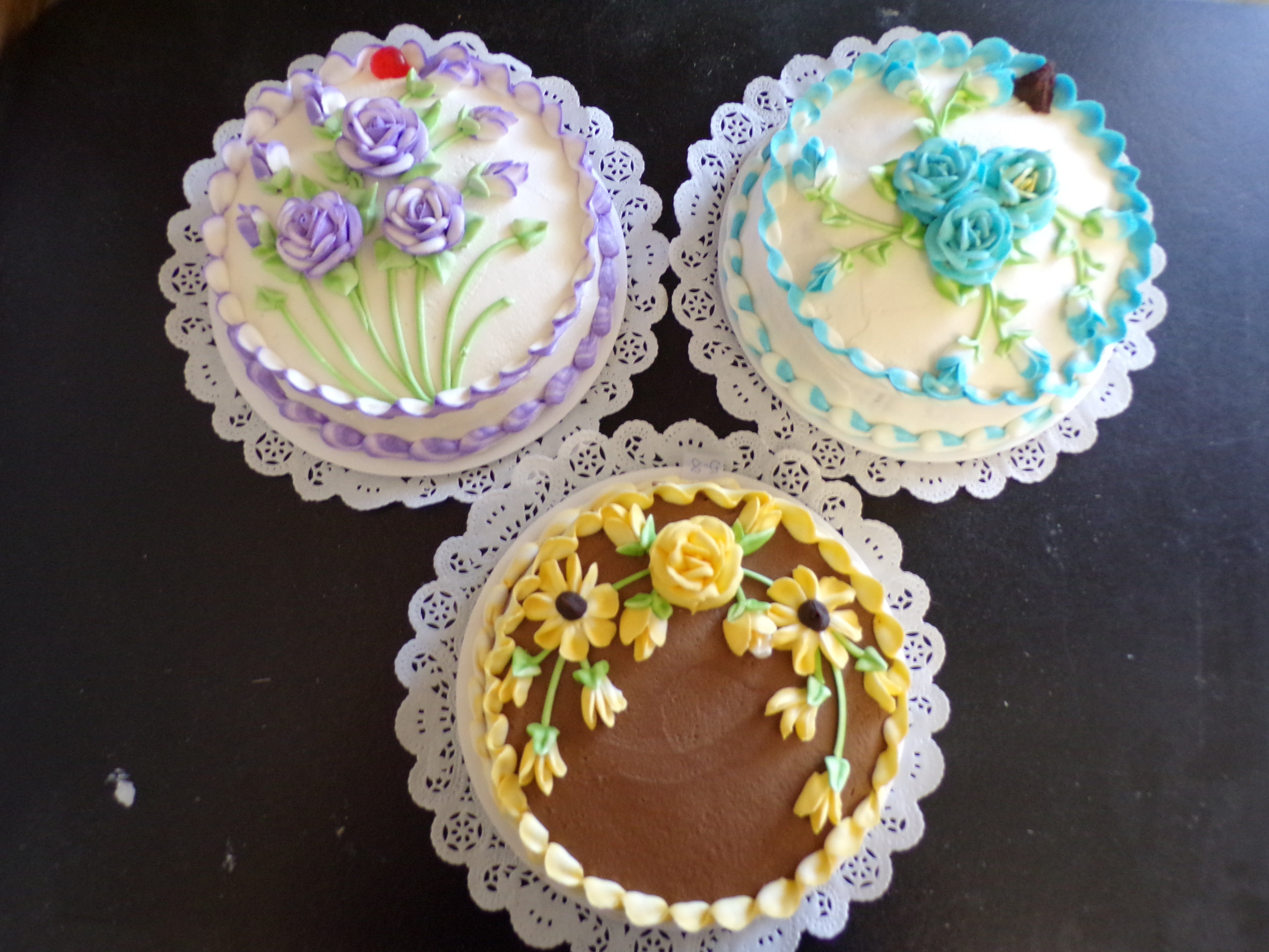 ROUND CAKES SINGLE LAYER 6 TO 10 INCH BASIC DESIGN NO WRITING ...